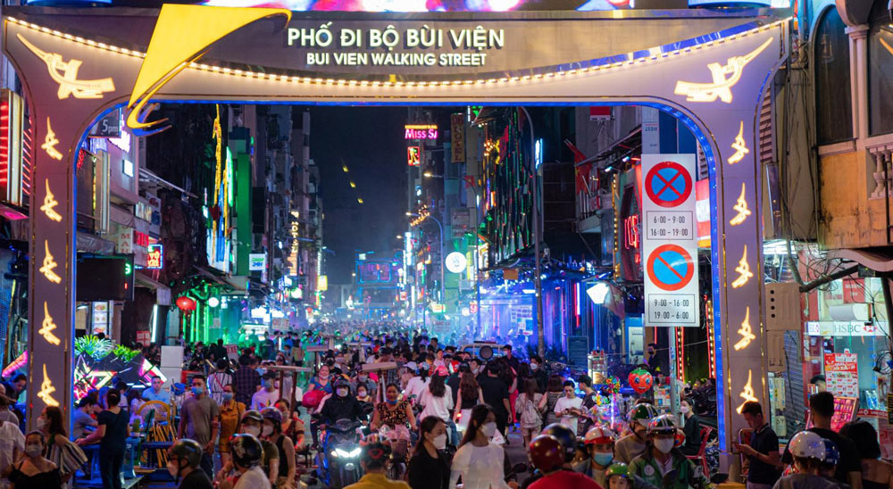 Bui Vien Street: Bars, Food, Hotels, and What to Expect