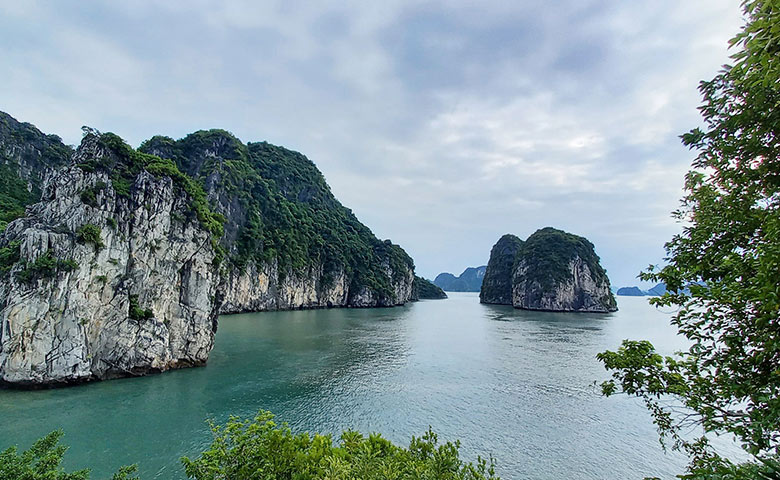 Bai Tu Long Bay